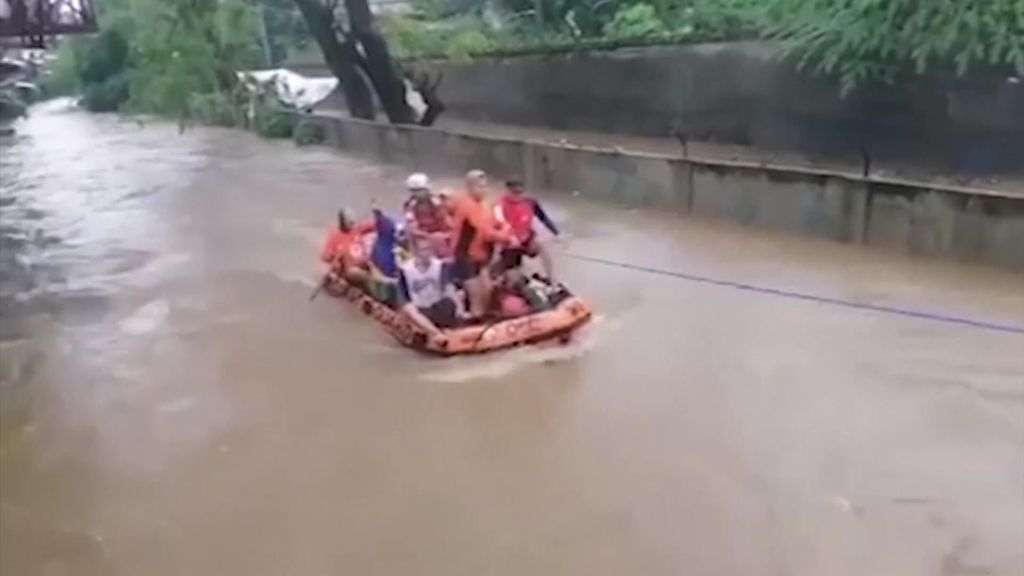Typhoon Rai surges in Philippines as thousands evacuate - ABC News