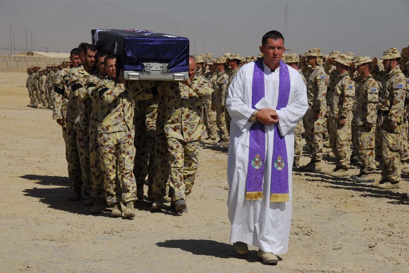 Soldiers carry Pearce's coffin in guard of honour - ABC News