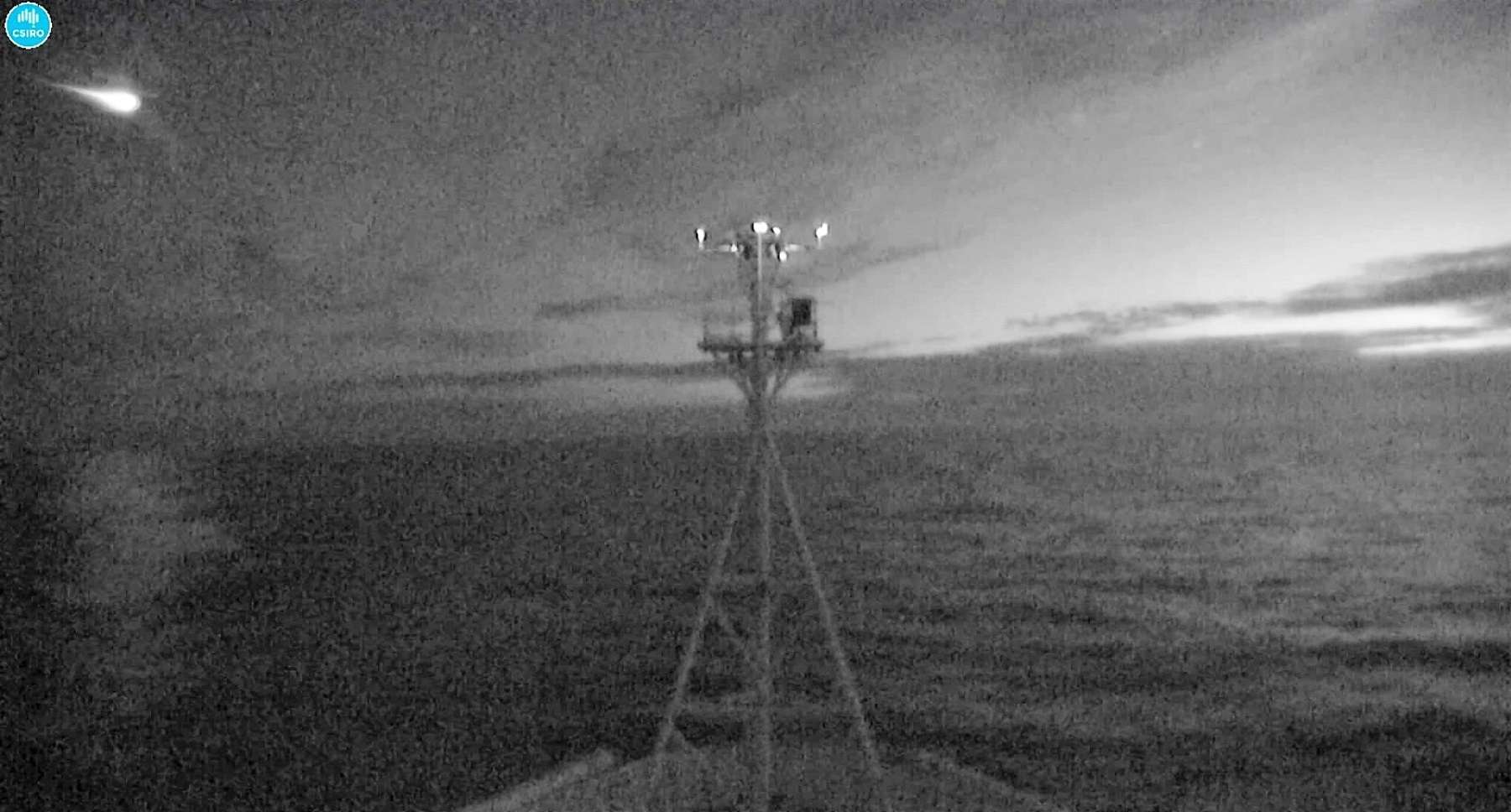 Research ship captures the moment a meteor breaks up over Tasmania's ...