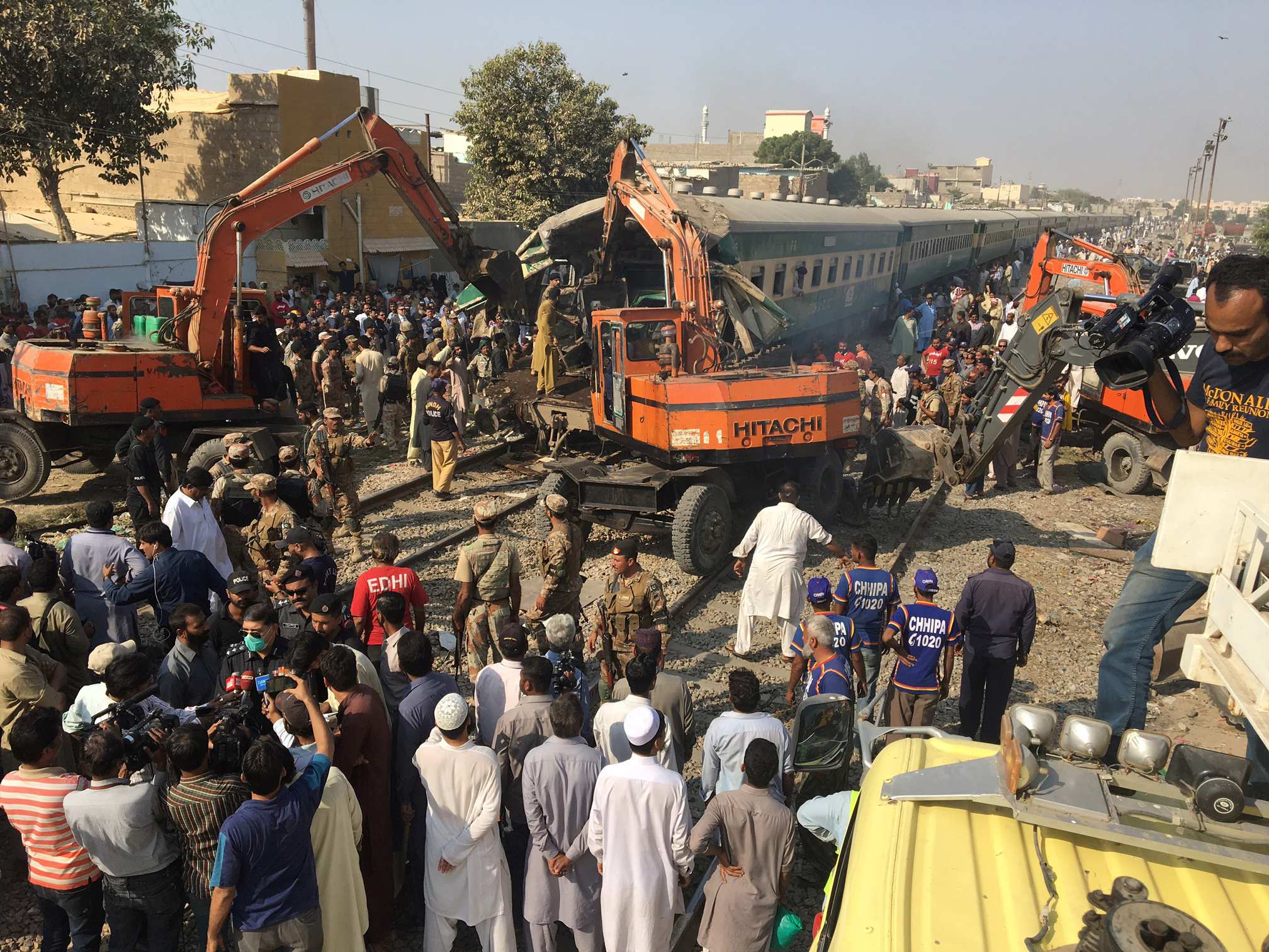 Pakistan train collision kills at least 19 - ABC News