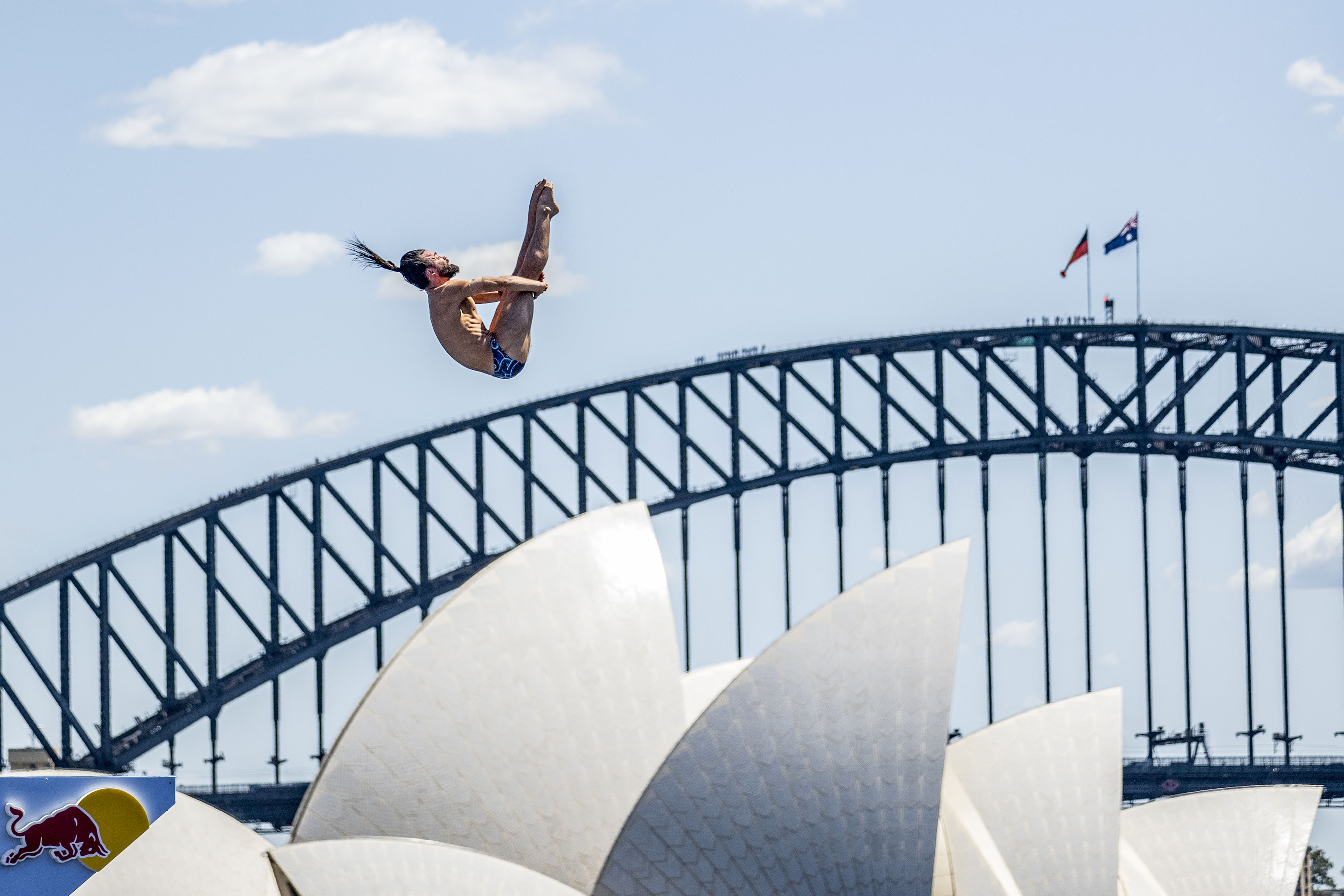 Rhiannan Iffland wins spectacular Sydney Harbour cliff diving event ...