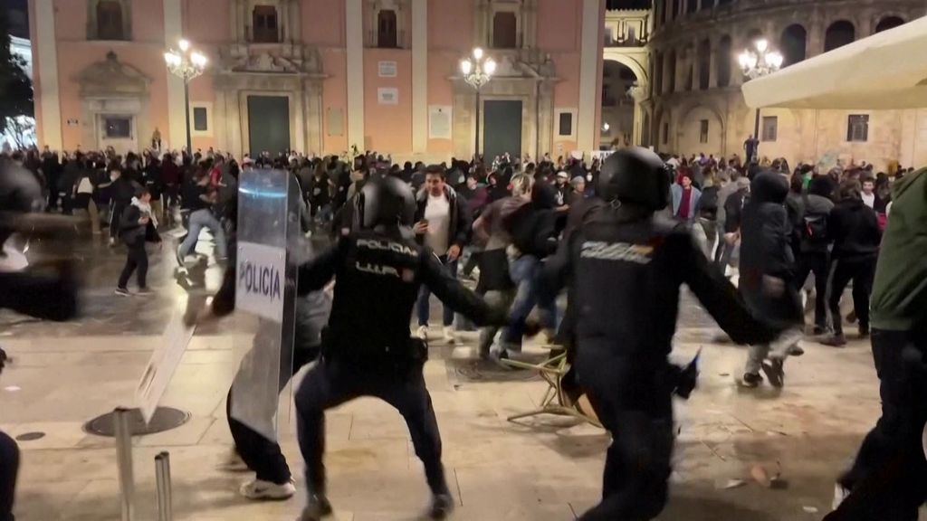 Violent clashes erupt in Valencia following protests over deadly floods ...