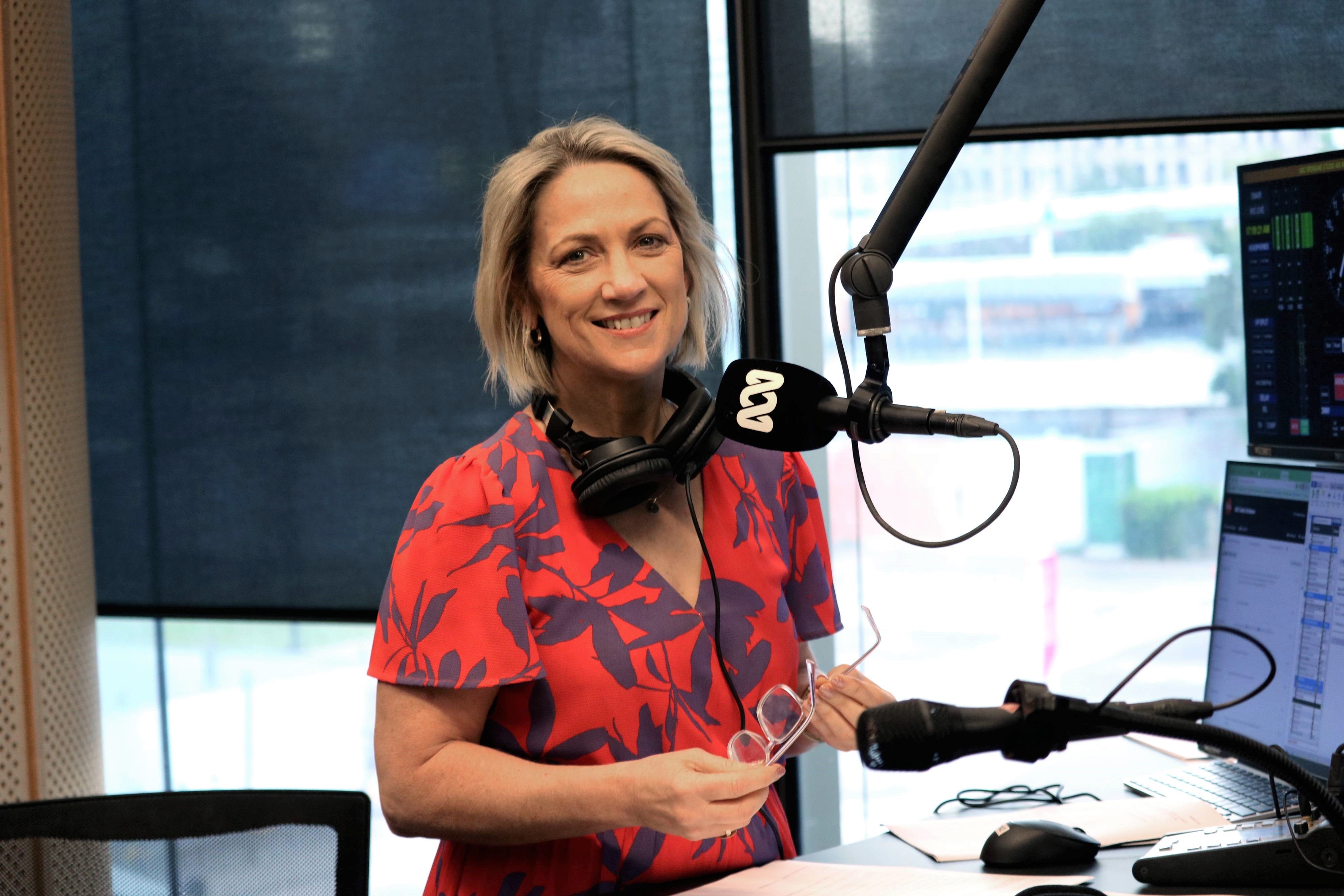 ABC Brisbane presenter Loretta Ryan marks 40 years in radio ...