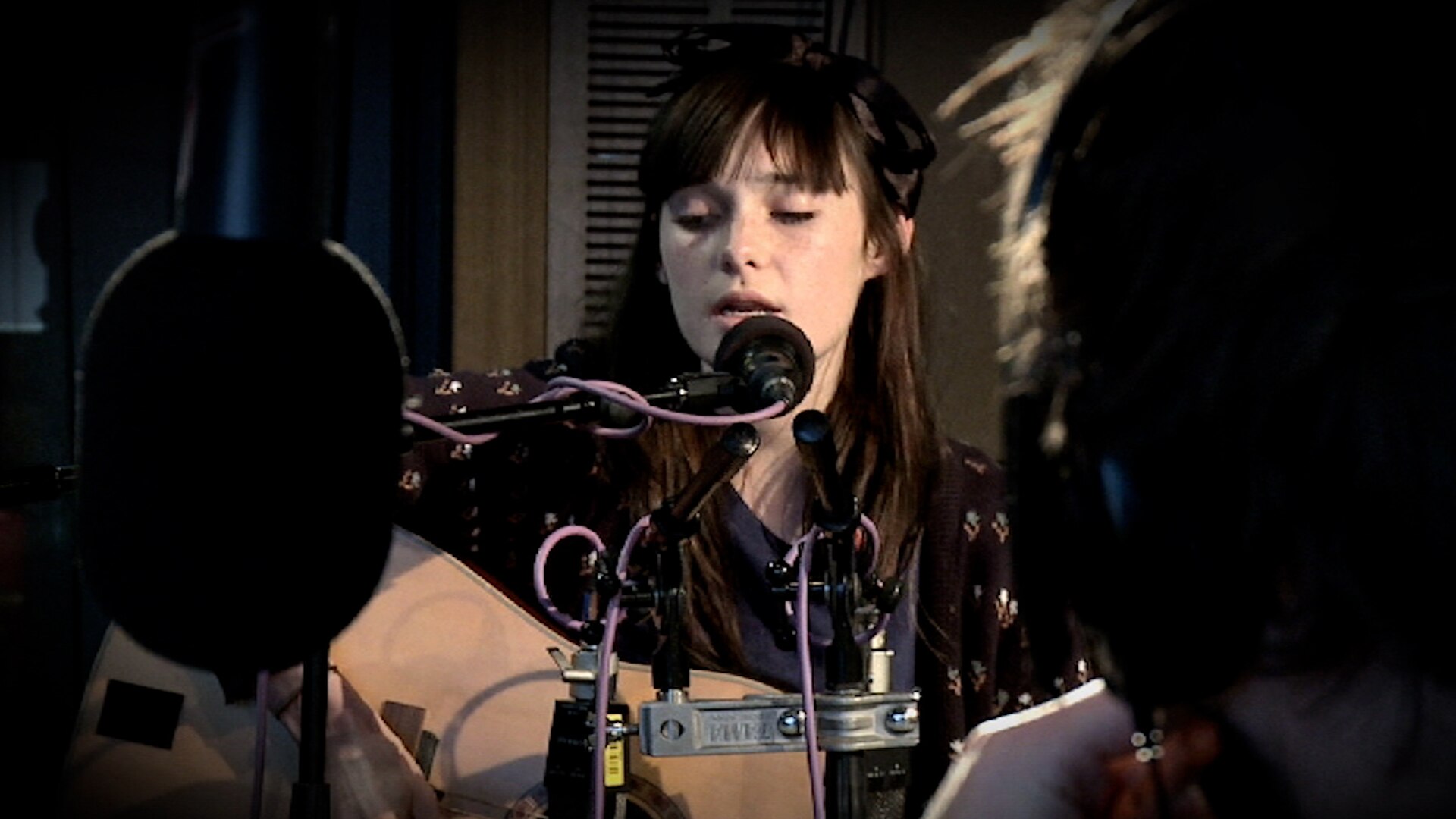 Lisa Mitchell covers Dire Straits 'Romeo And Juliet' for Like A Version ...