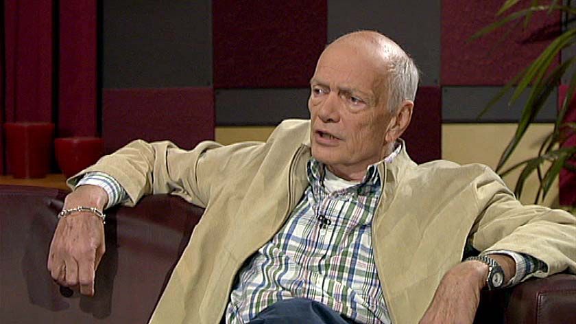 Motoring journalist Wherrett dies - ABC News