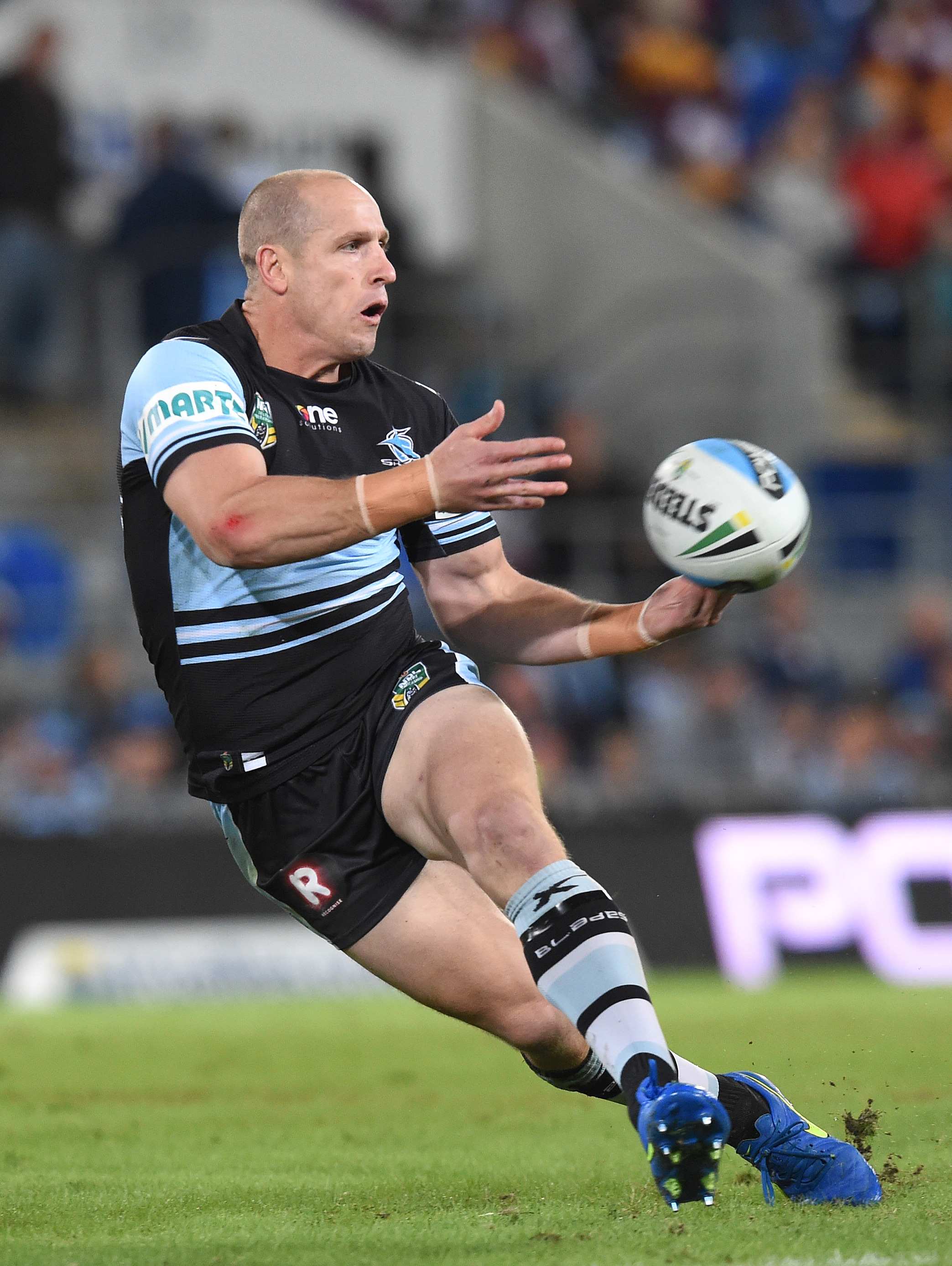 Jeff Robson moving to Warriors as Cronulla Sharks pick up too many playmakers - ABC News