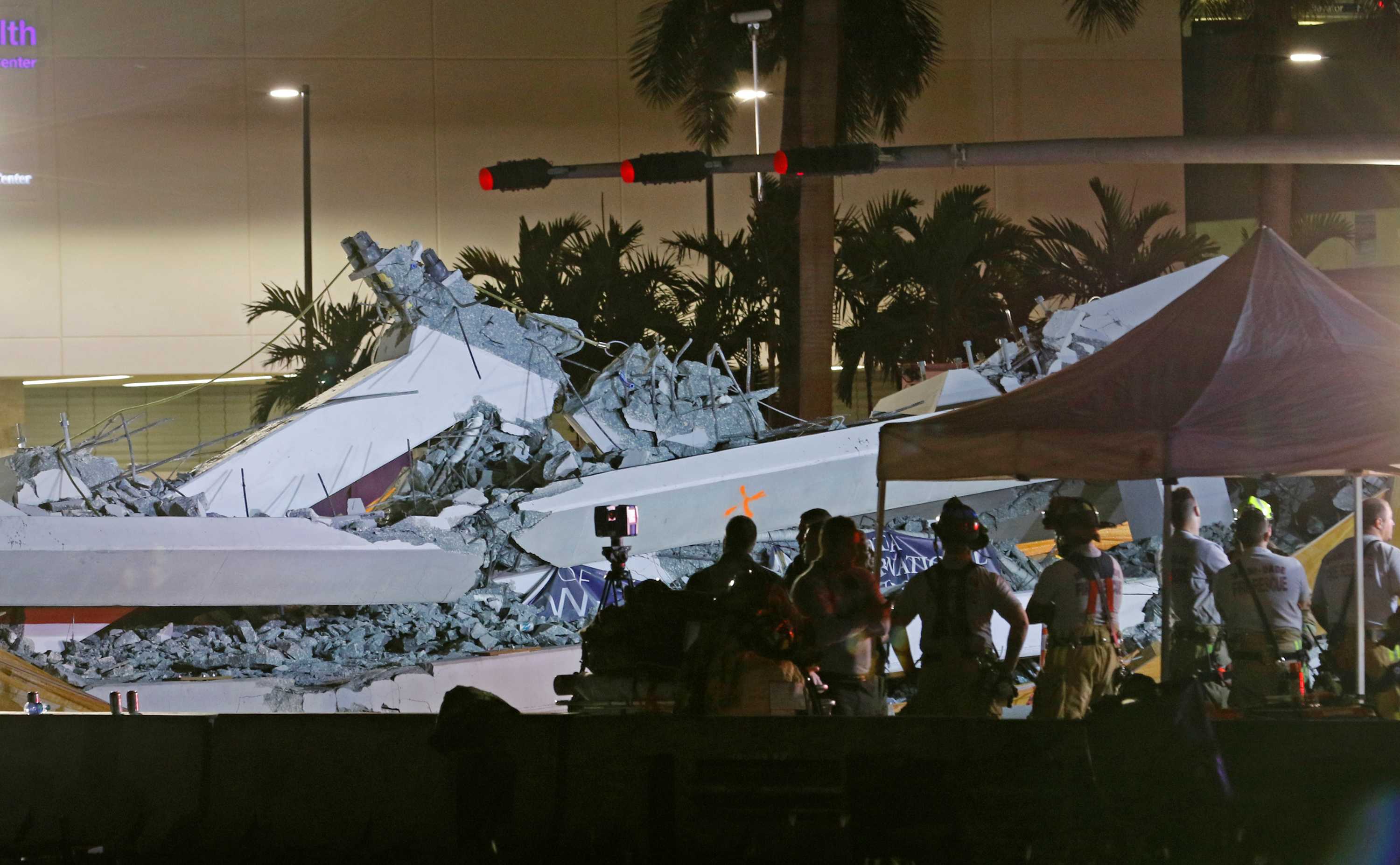 Florida bridge collapse death toll climbs as hope of finding more ...