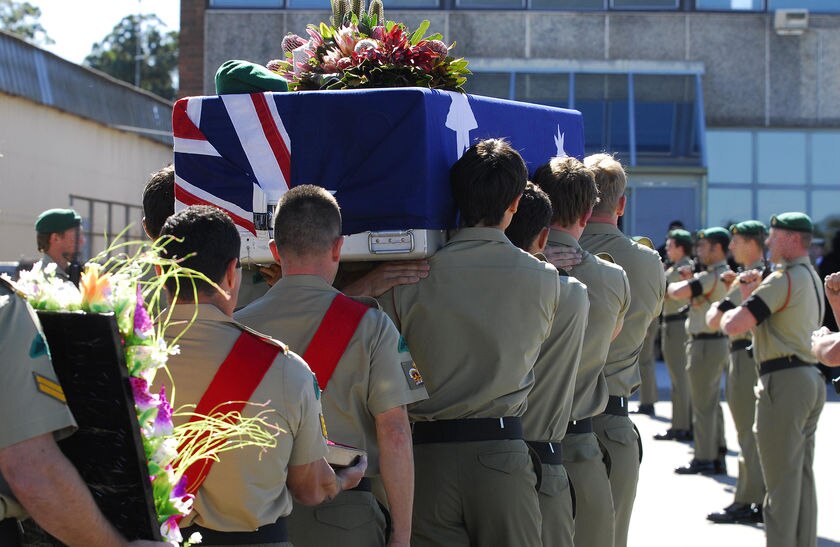 Aussie soldier's body returns home - ABC News