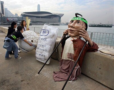 Solo Australian protester urges freer trade - ABC News