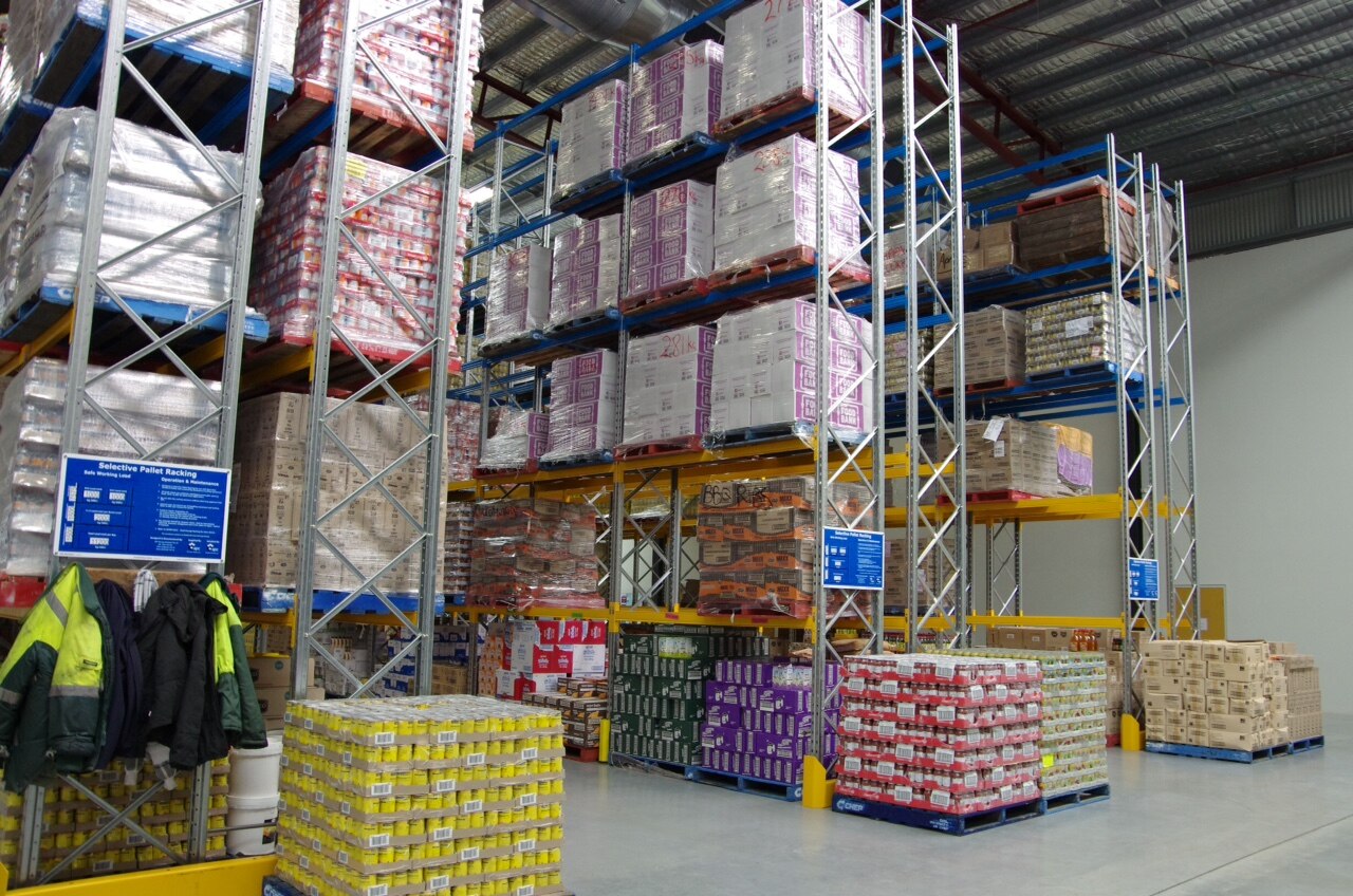 Foodbank throws open doors of hunger relief centre in Perth - ABC News