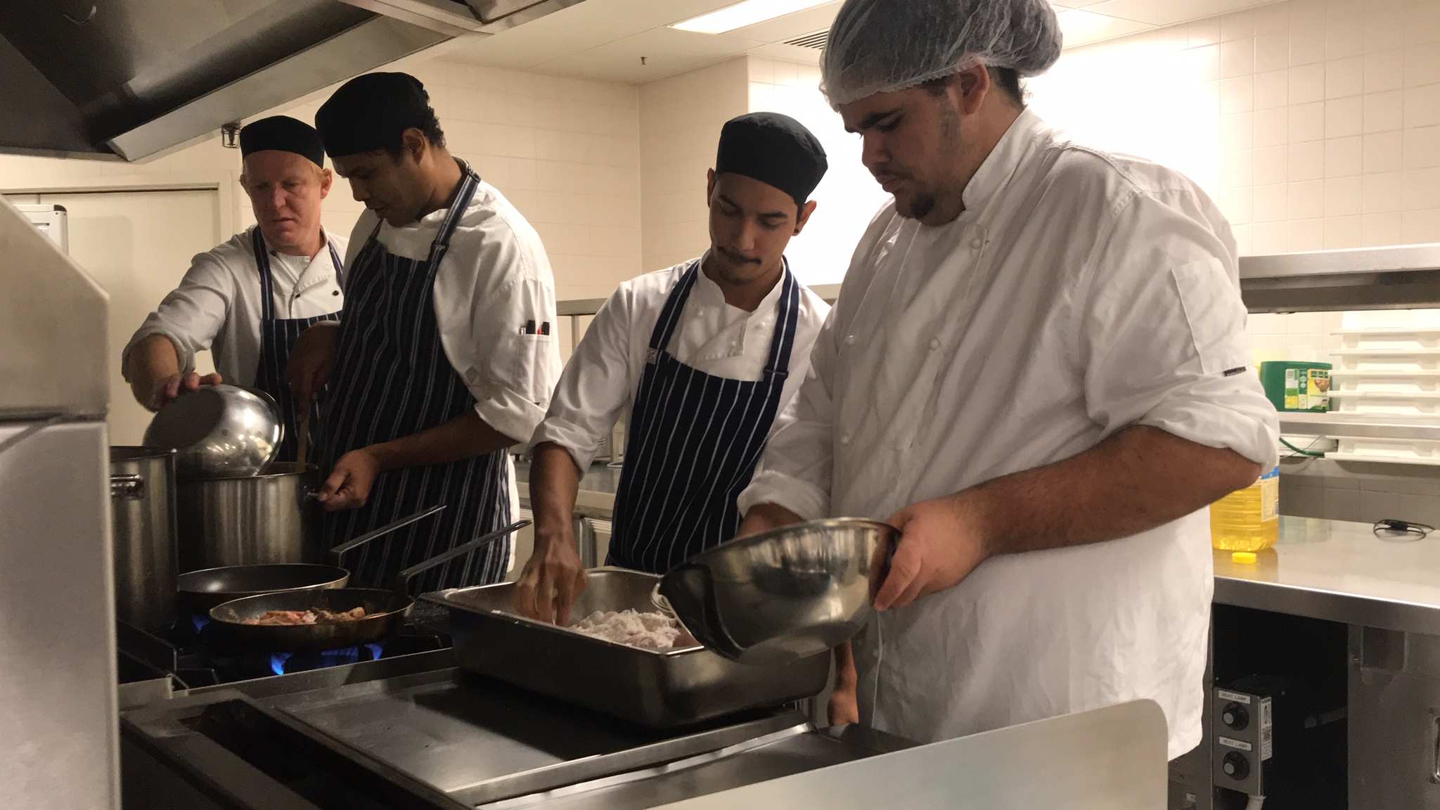 Aspiring chefs in trial program to improve Indigenous employment - ABC ...
