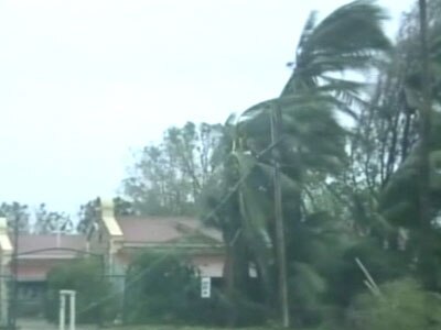 Winds hamper cyclone relief effort - ABC News