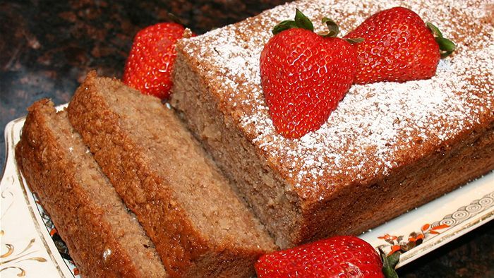 Fresh strawberry and macadamia cake - ABC News