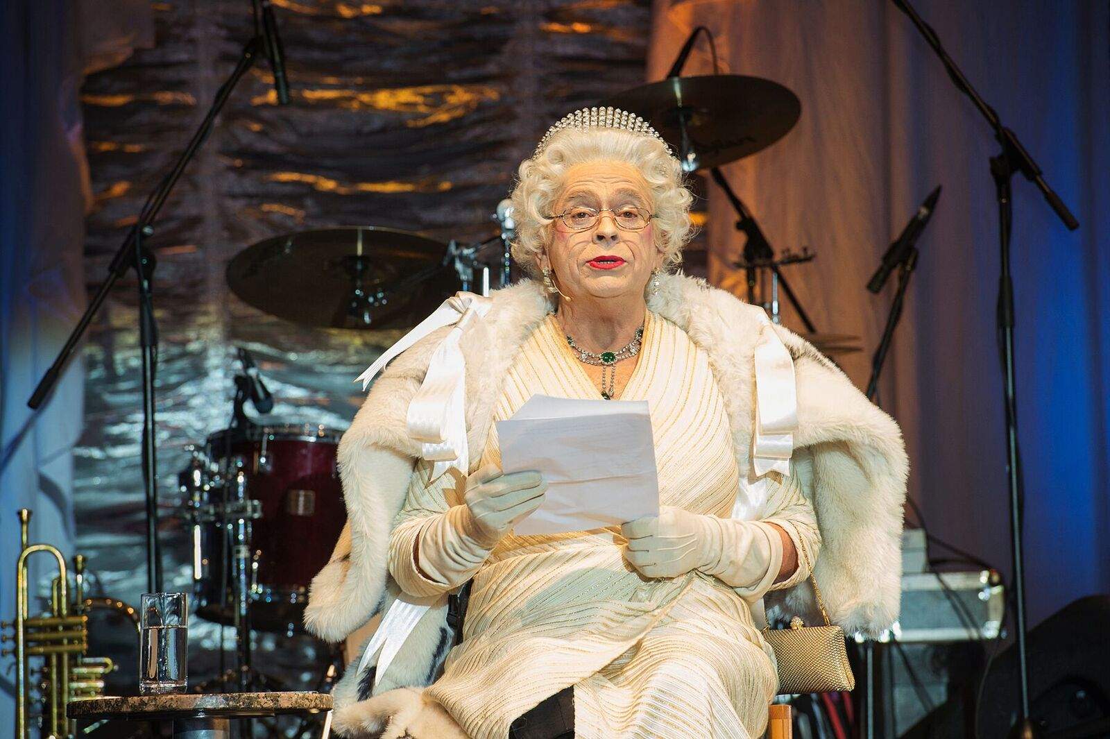 Gerry Connolly and the Queen with Narelle Graham - ABC listen