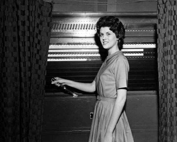 The dramatic ways US election voting methods have changed through ...