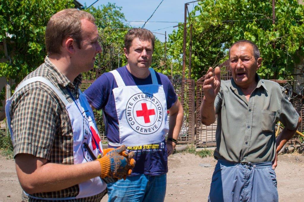Life in Ukraine's 'grey zone' goes on as troops mass on its borders - ABC News