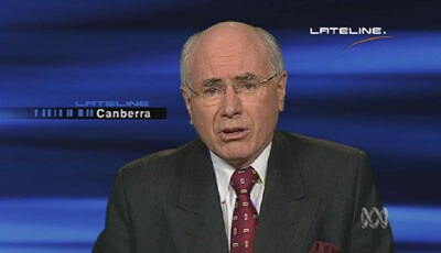 Anti-war protester heckles Howard - ABC News