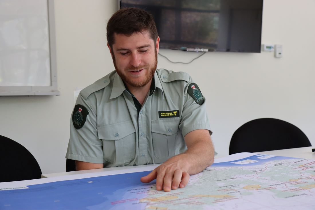 Who decides where to conduct fuel reduction burns and what goes into ...