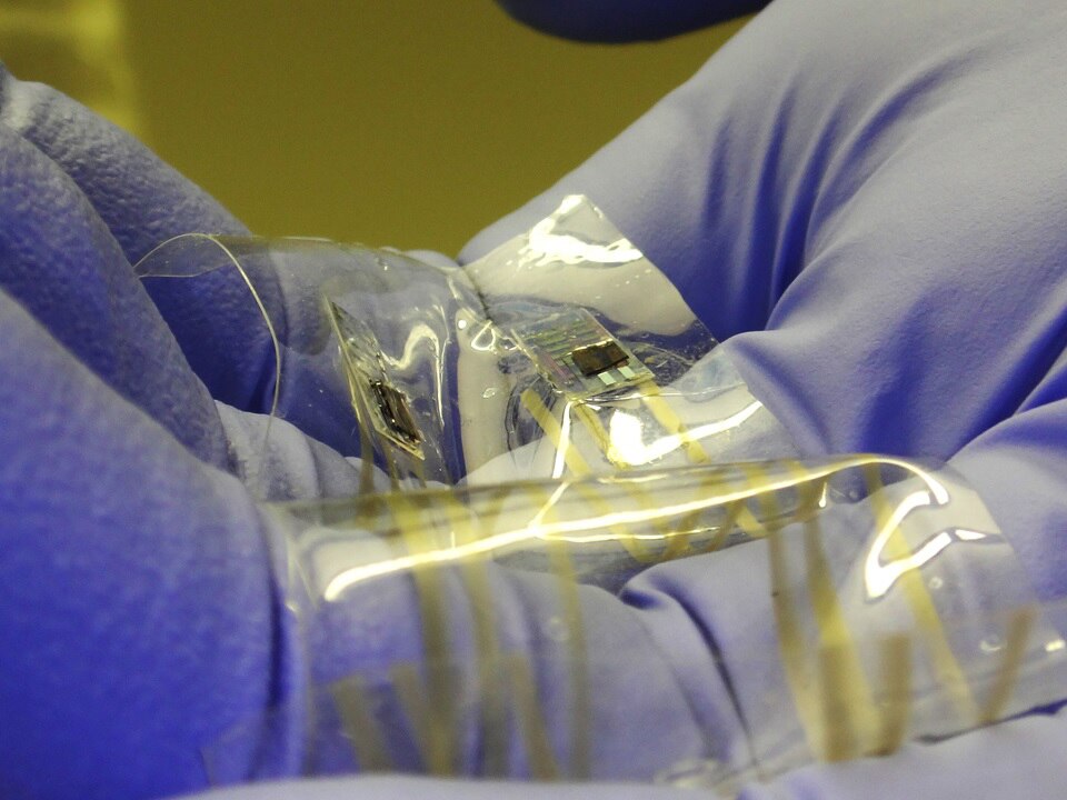 New electronic skin could help give prosthetic limbs a human sense of ...