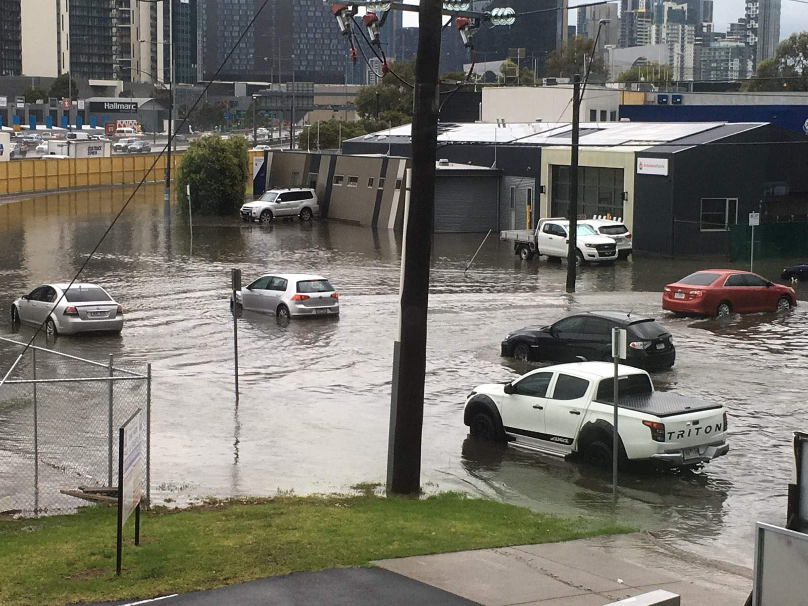 Victoria's freak floods prompt 1,400 calls for help, more storms hit ...