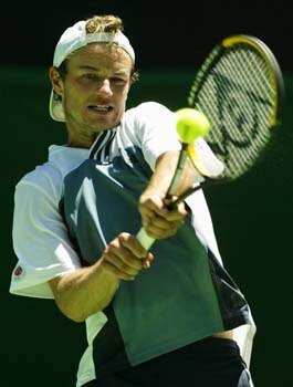 Battling Reid is new tennis hero - ABC News