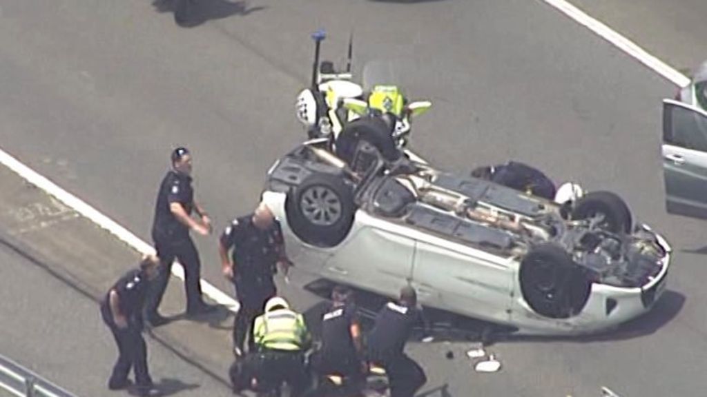 Car chase on Bruce Highway ends in crash, suspects charged - ABC News
