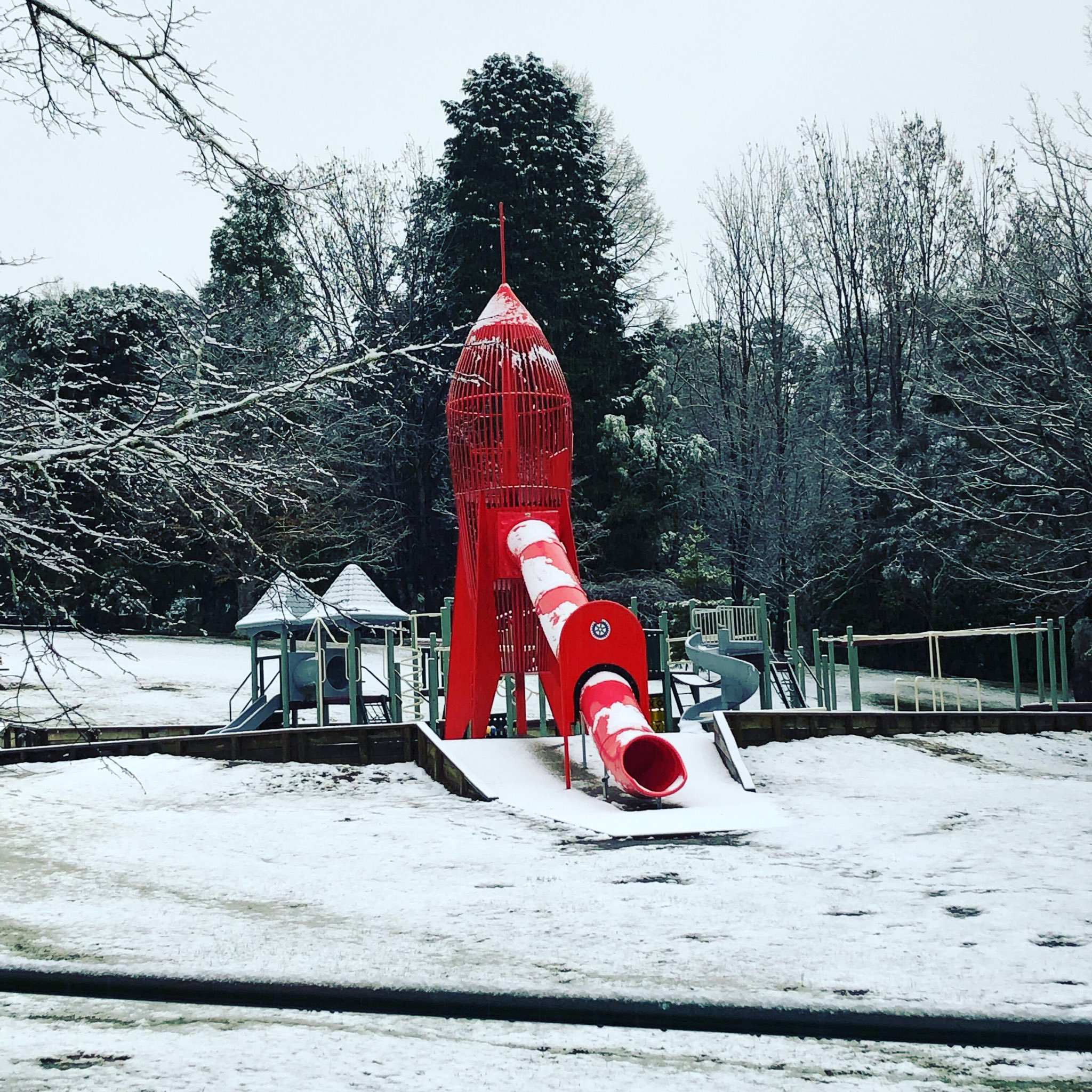 NSW wild weather brings surprise snow to Goulburn and Blue Mountains ...