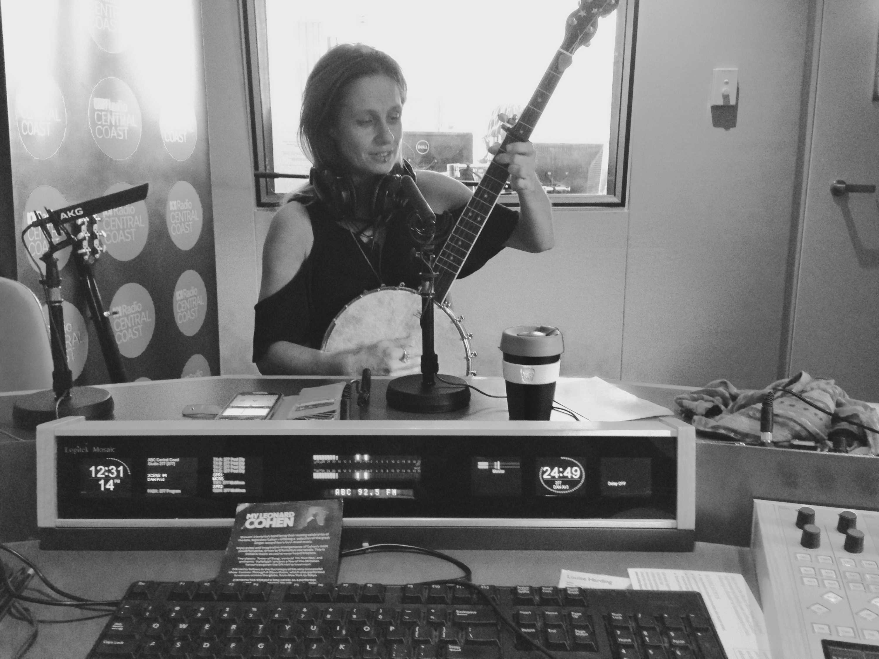 Country music legend Kasey Chambers plays in a house concert and Sara ...