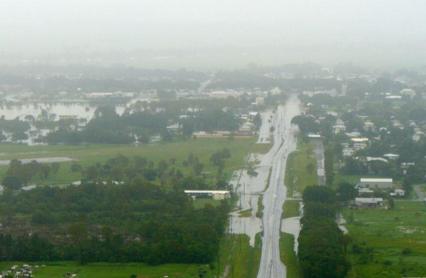 Floodwaters swamp north Qld - ABC News