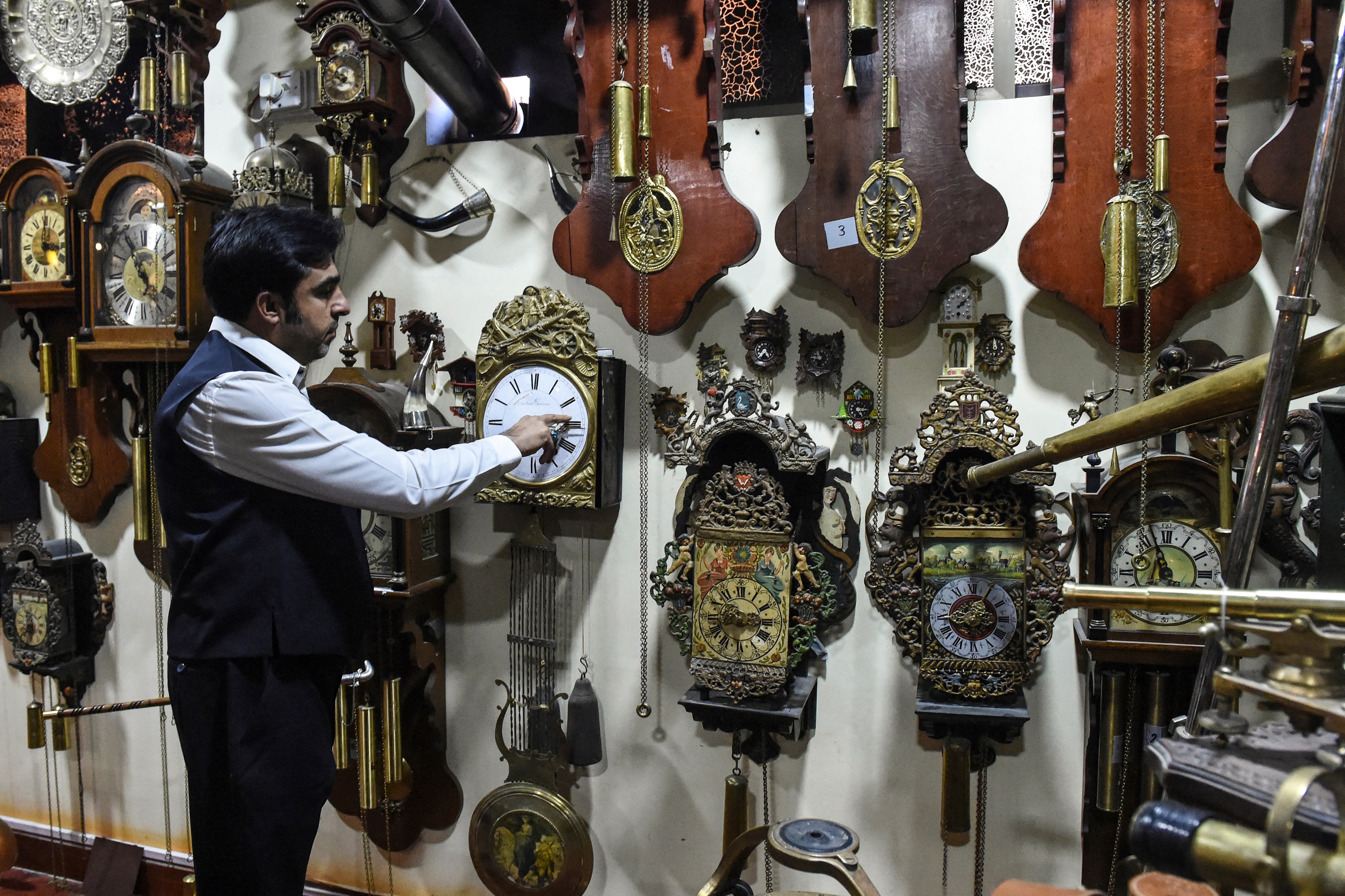 Pakistan's lonely clock collector dedicates his life to his prized ...