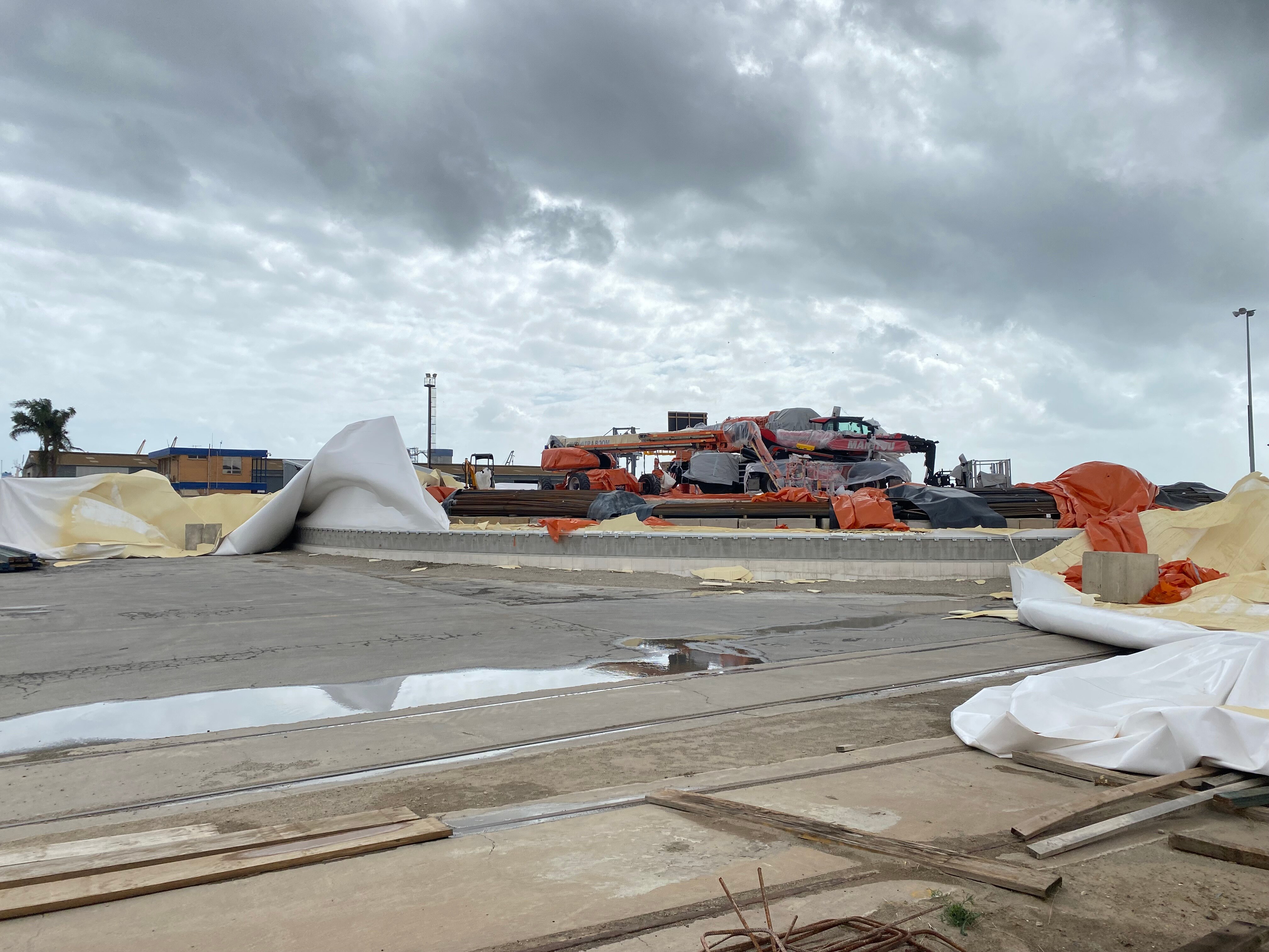Inflatable industrial dome silo bursts 'like a balloon' at Port ...