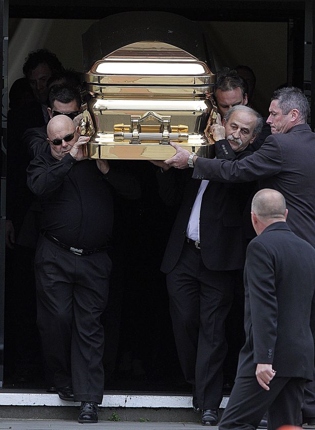 Murdered Carl Williams buried in gold casket - ABC News