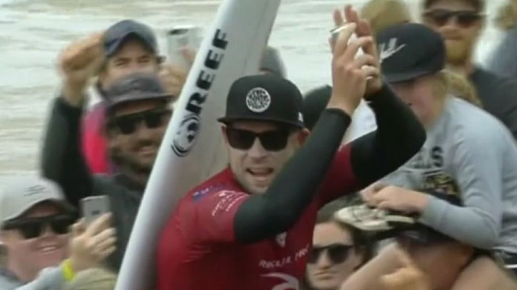 Mick Fanning speaks after final competitive surfing event - ABC News