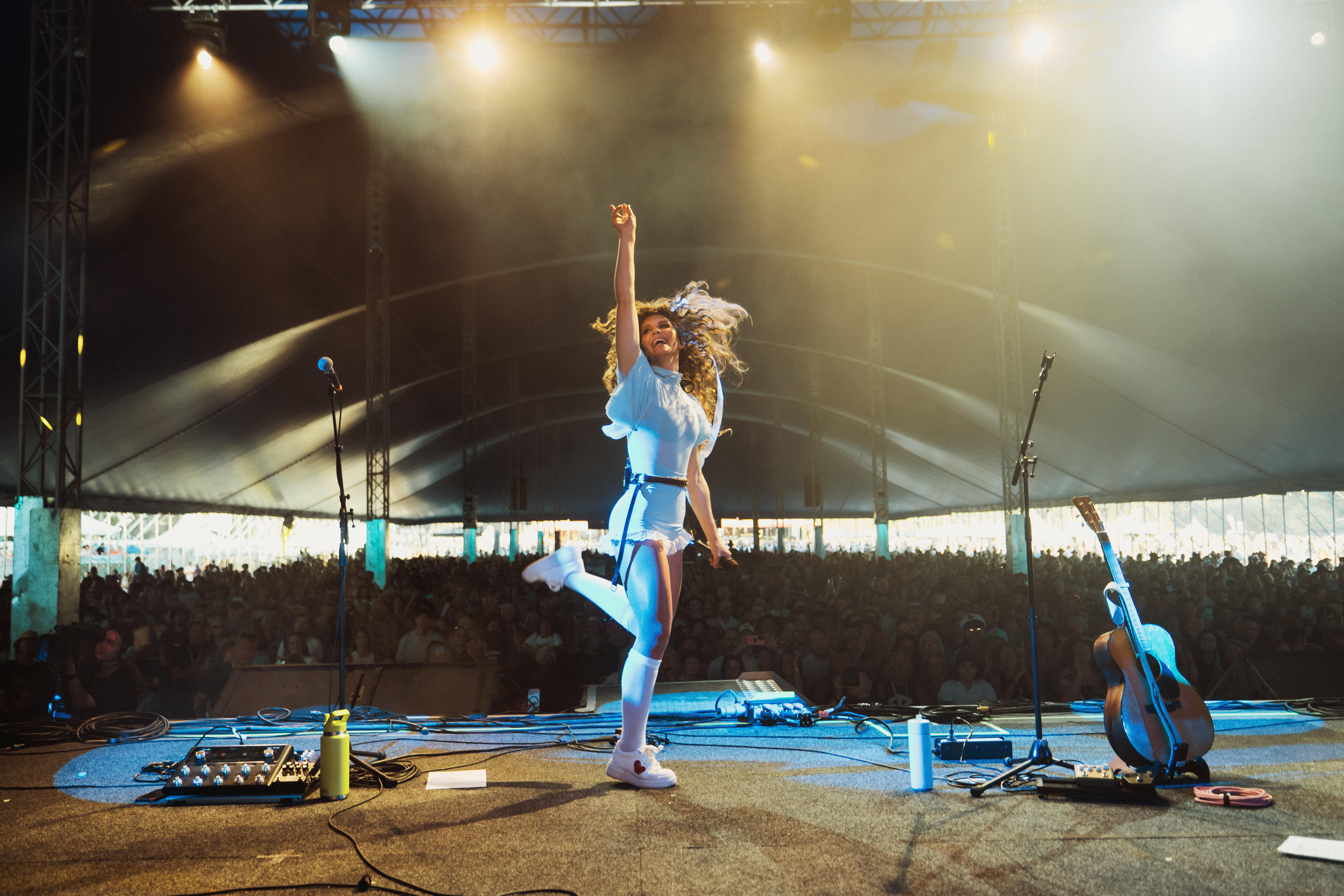 Bush poets, buskers and big stars takeover Tamworth - ABC listen