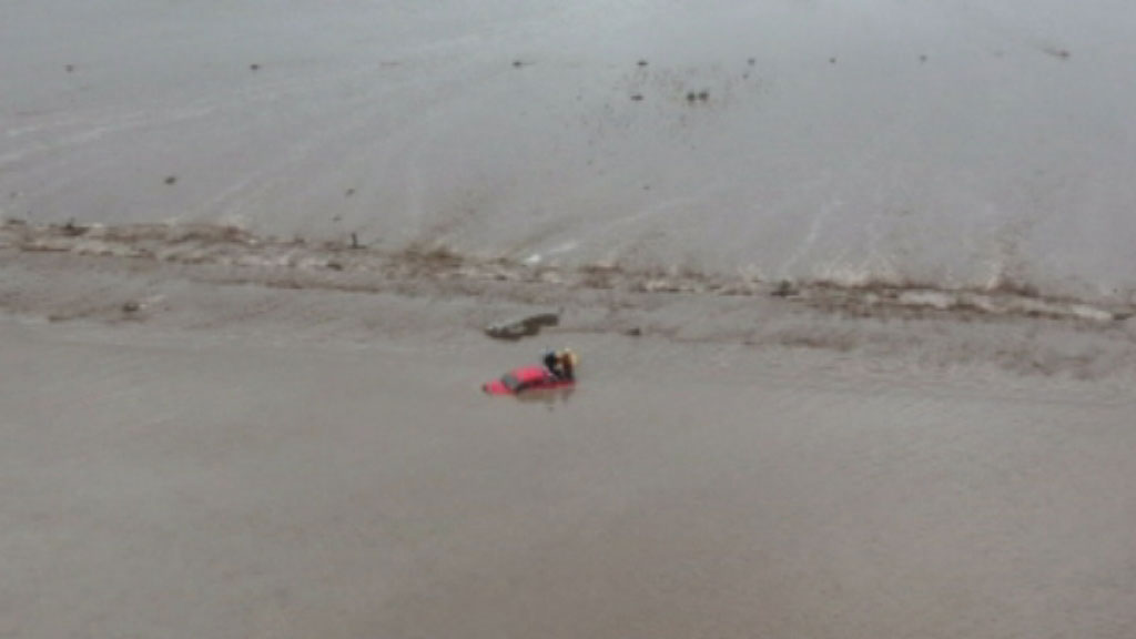 Four rescued from floodwaters near Mount Tyson on Queensland's Darling ...