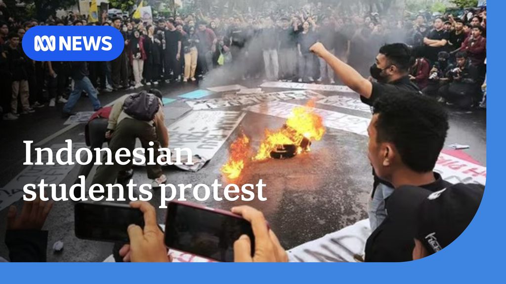 Thousands Of Students Rally Against Indonesian Government S Budget Cuts