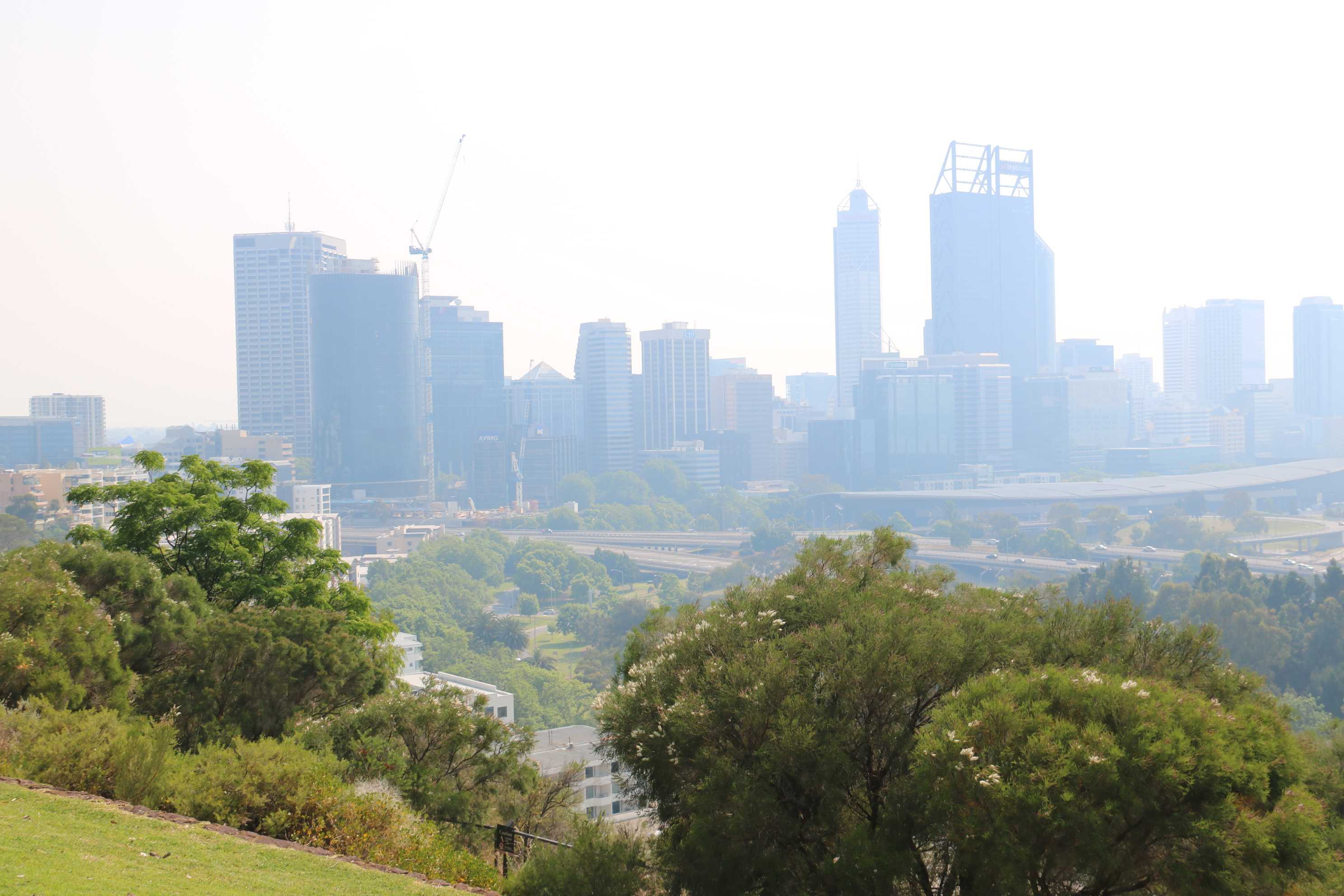 Perth residents warned as smoke haze from bushfires blankets city - ABC ...