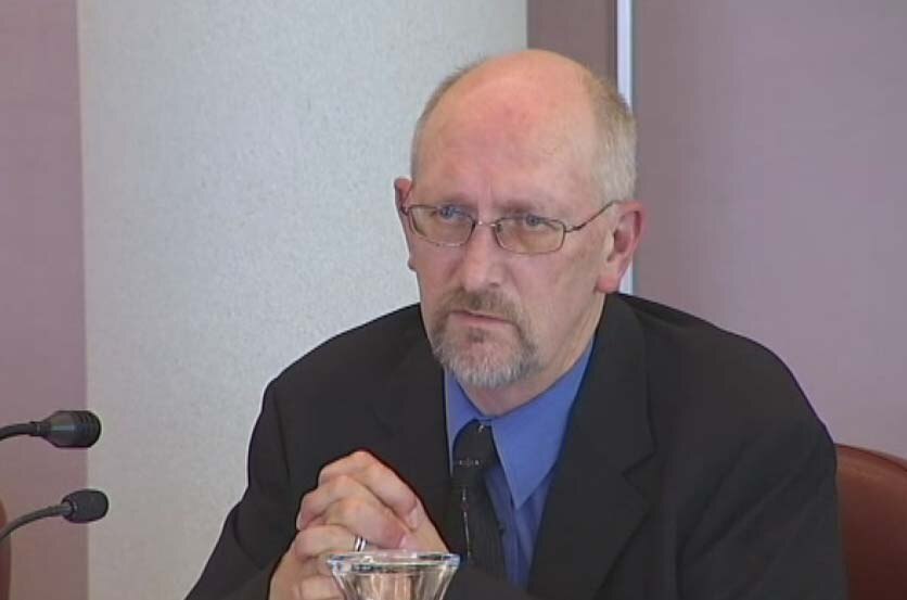 Health boss Gavin Austin rejects findings in damning Integrity ...