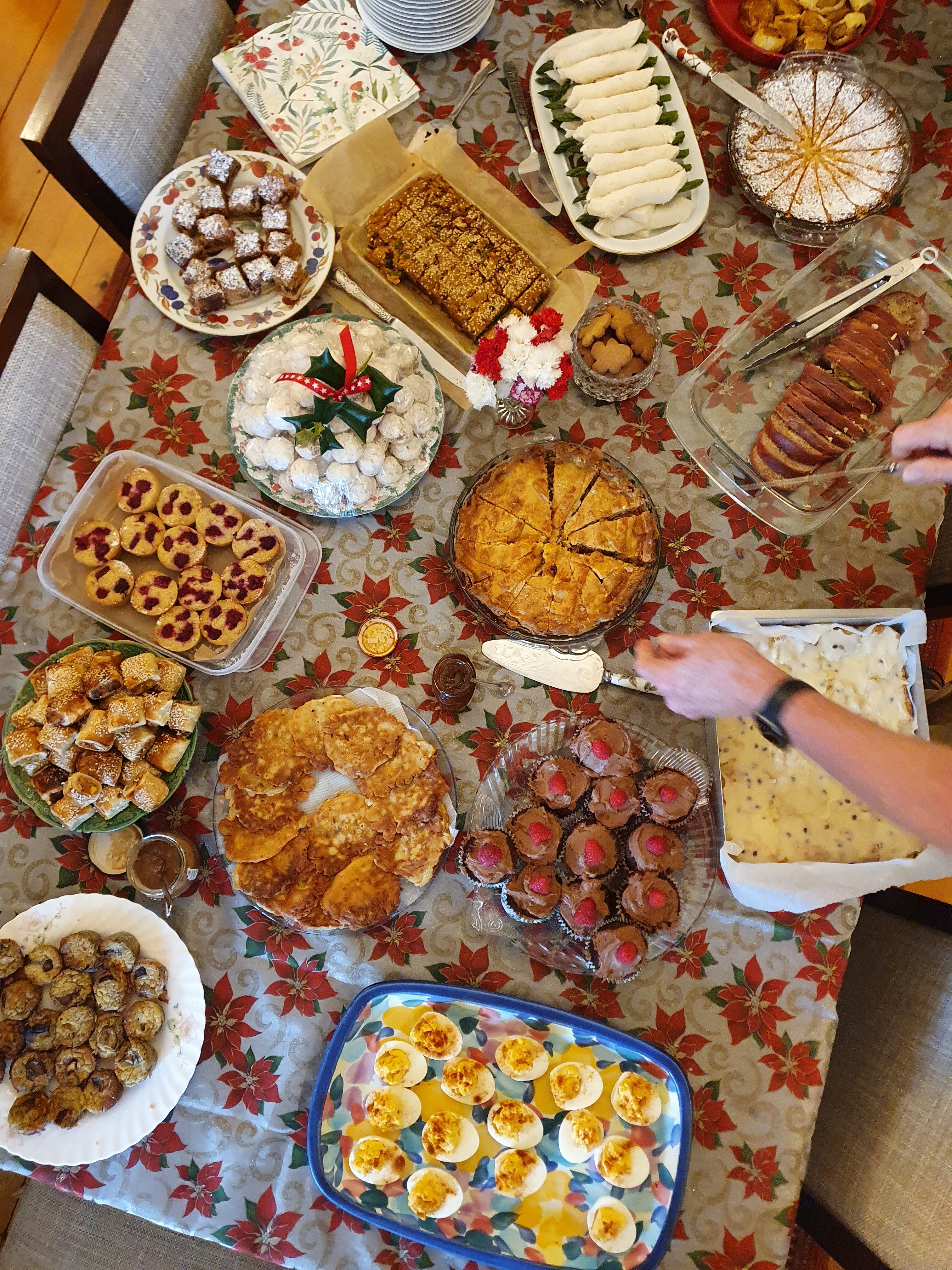 The joys and social benefits of communal eating - ABC News