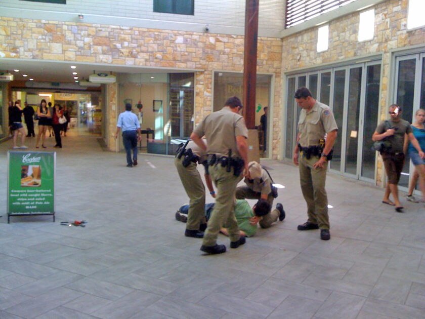 Meat cleaver scare in busy Darwin mall - ABC News