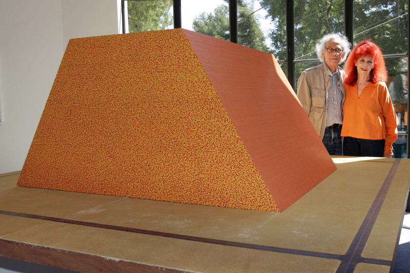 Christo plans oil barrel pyramid - ABC News