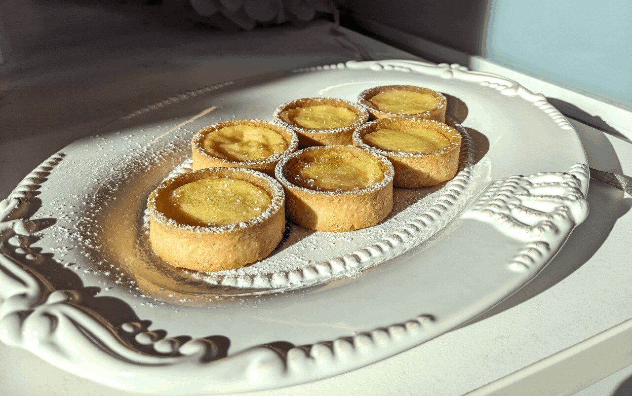 Afternoon tea? These little lemon and marmalade tarts are the perfect ...