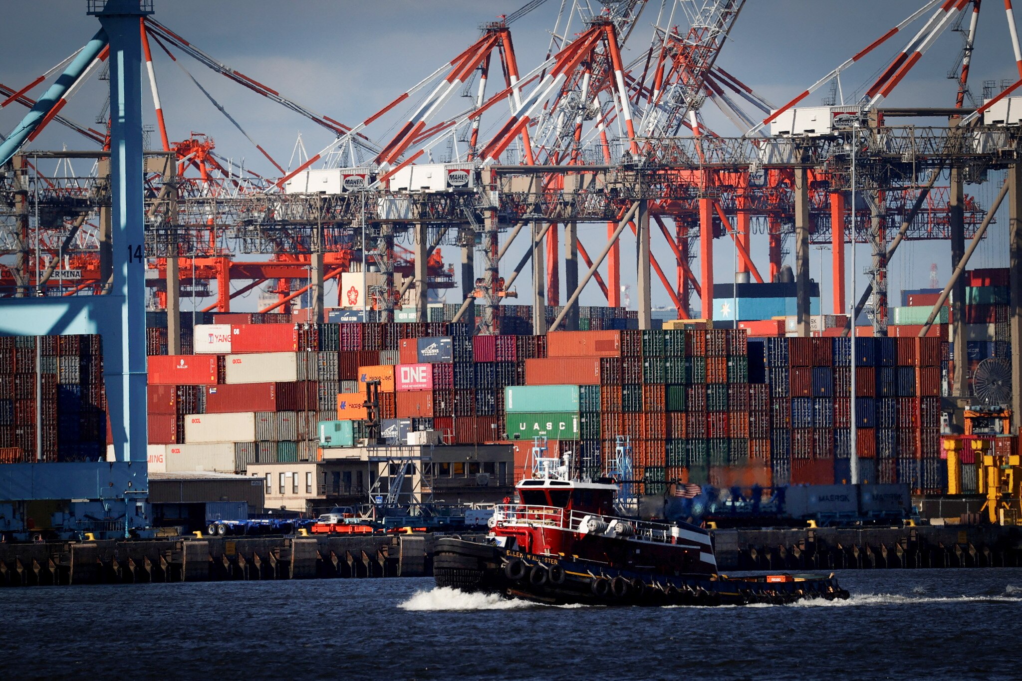 How a US dock workers' strike could have flow on effects for Australian ...