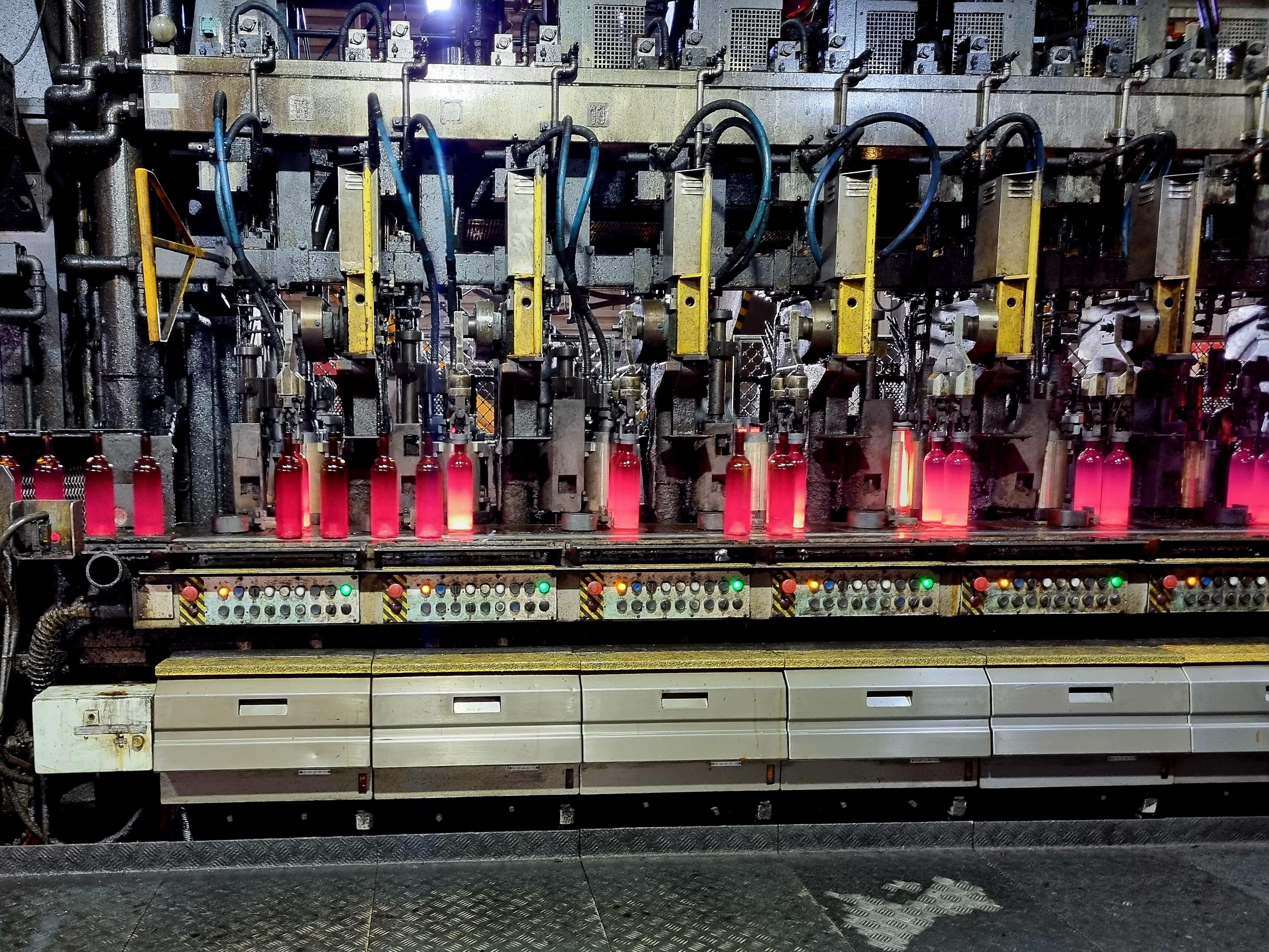 Major South Australian glass plant moves to cut emissions with large ...