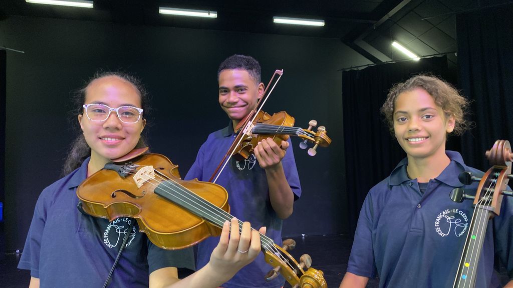 Ensemble Nabanga impresses Australian audiences with traditional ...