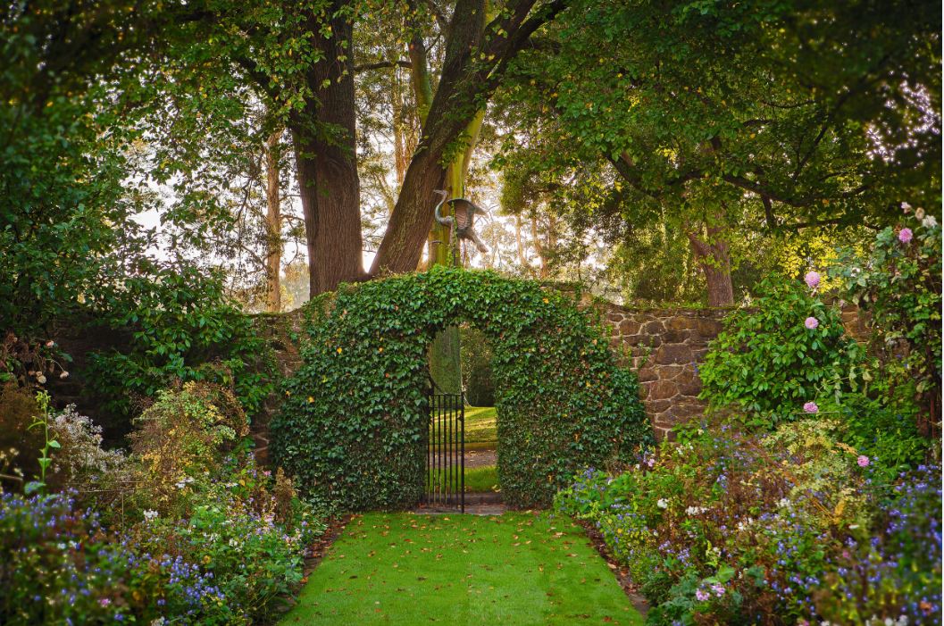 A tour of the Murdoch family farm with Paul Bangay - ABC listen