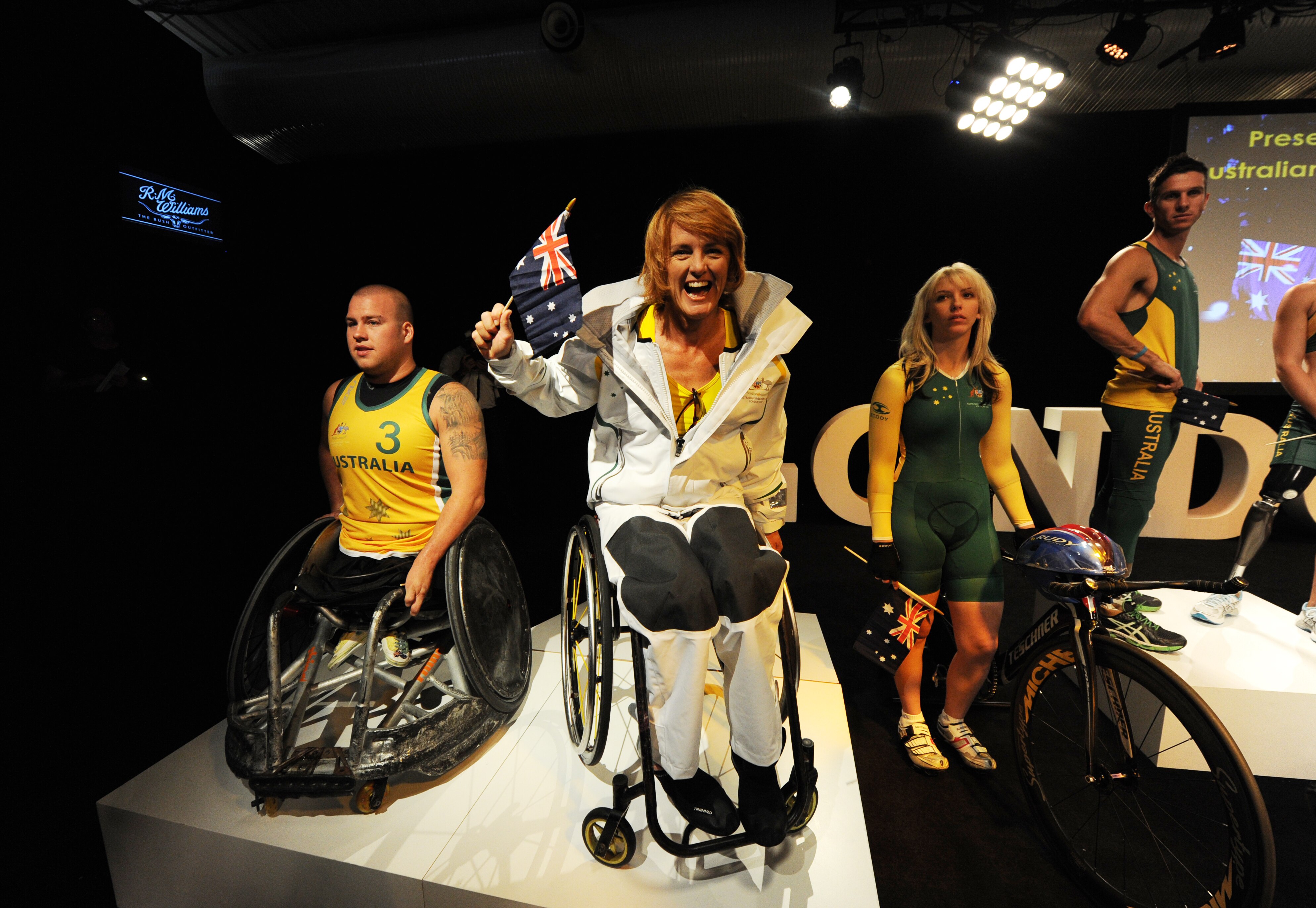 Aussie pair retain lead - ABC News