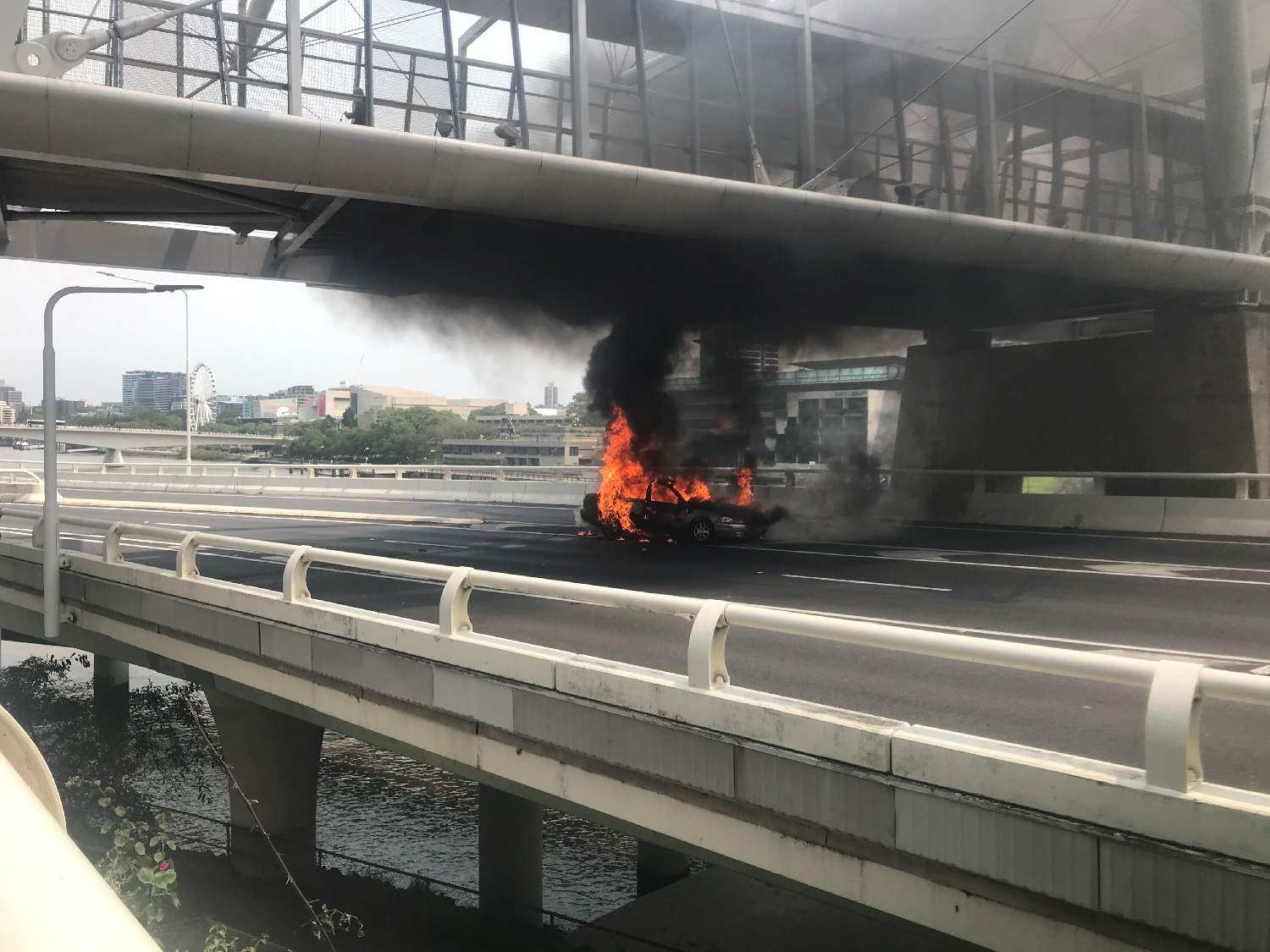 Car explodes near Brisbane's CBD - ABC News
