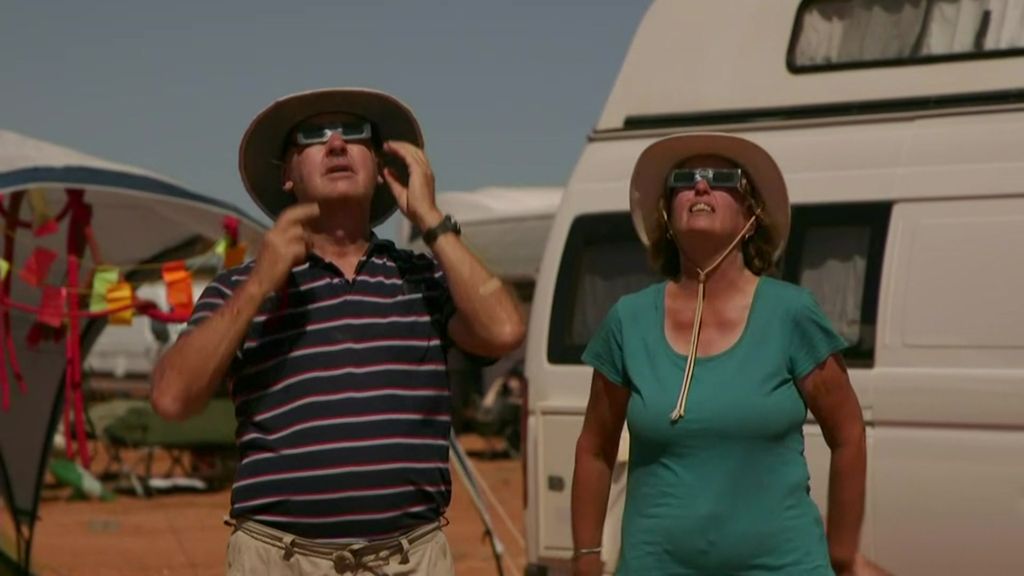 Tourists observe the solar eclipse in Exmouth, WA. - ABC News