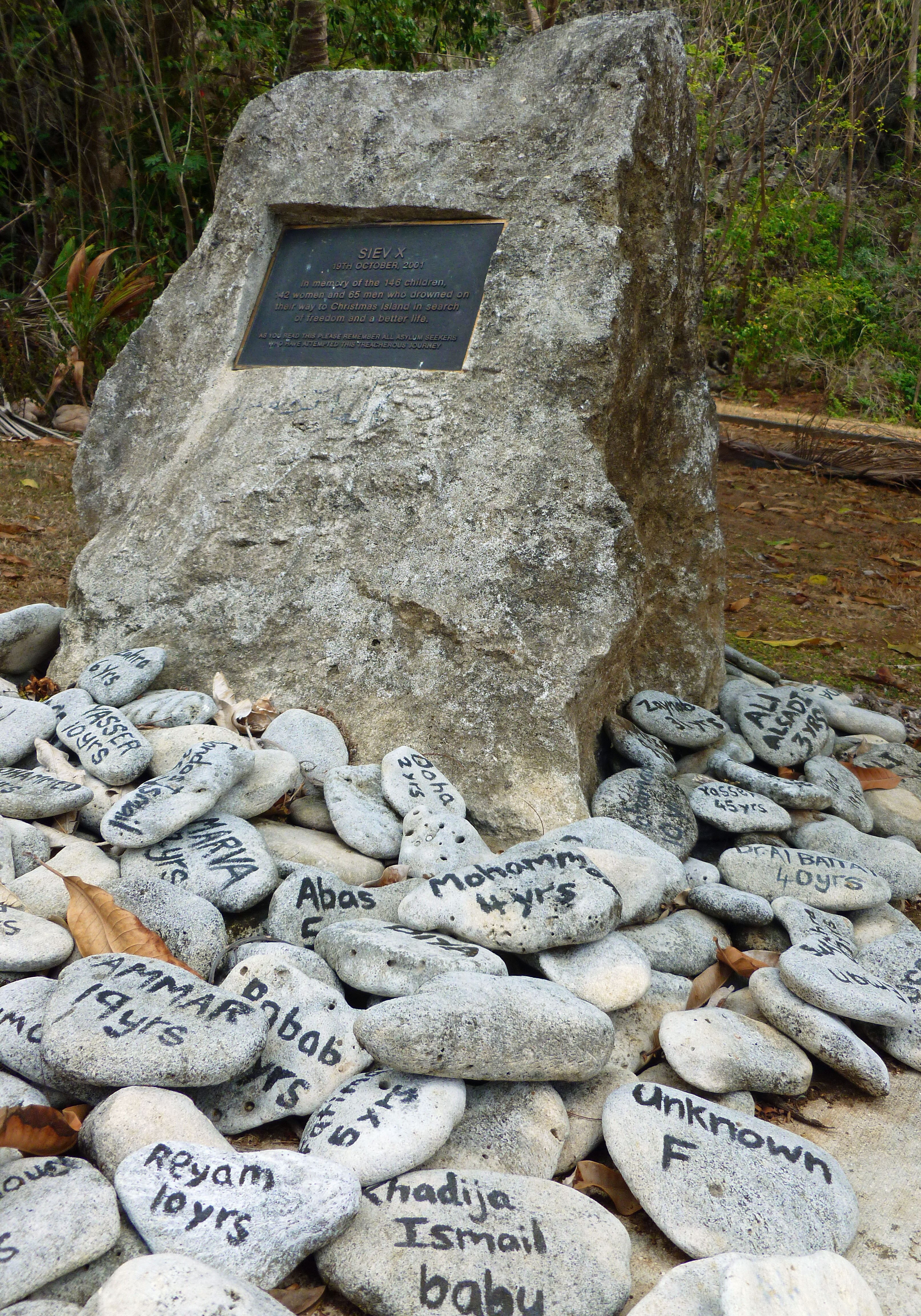 Christmas Islanders face asylum conundrum - ABC News